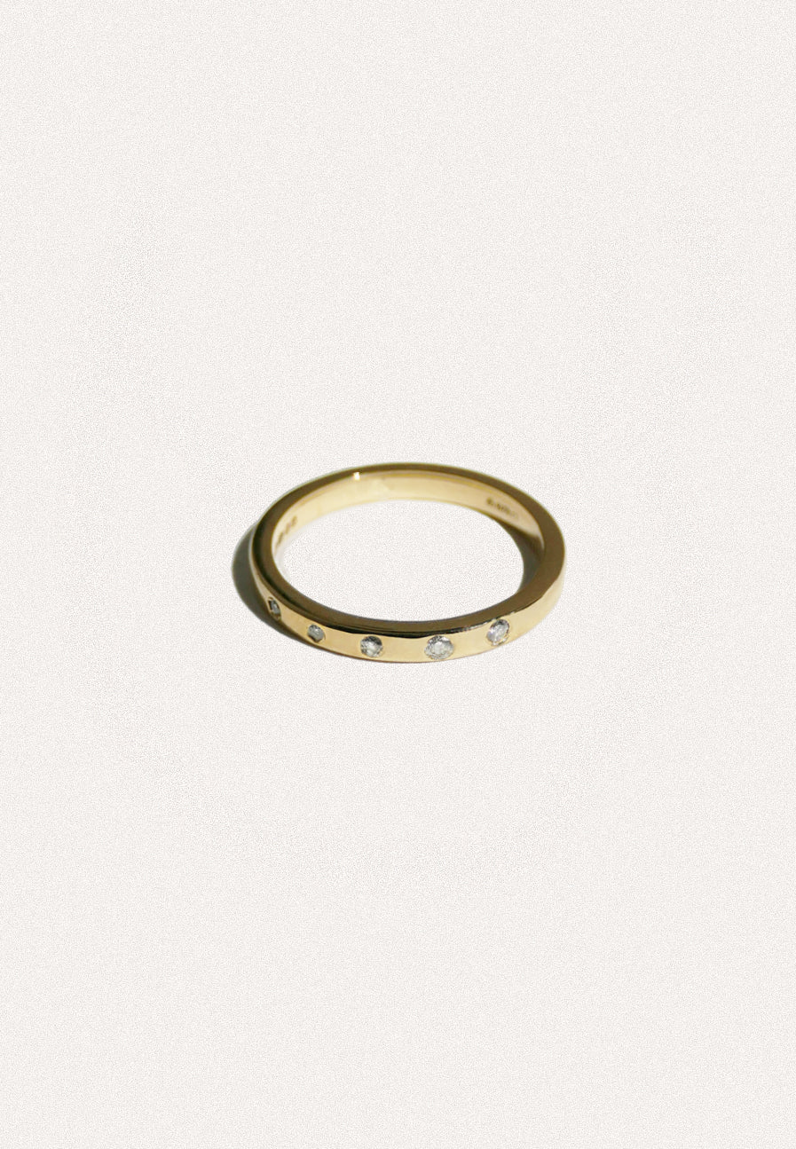 Scattered Diamond Court 2mm Wedding Band – Adriana Chede Jewellery